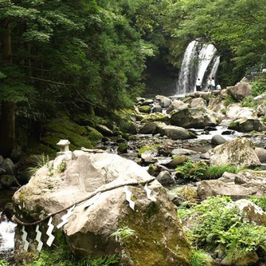 Air Terjun Kawazu Nanadaru - Info Wisata dan Liburan di Jepang