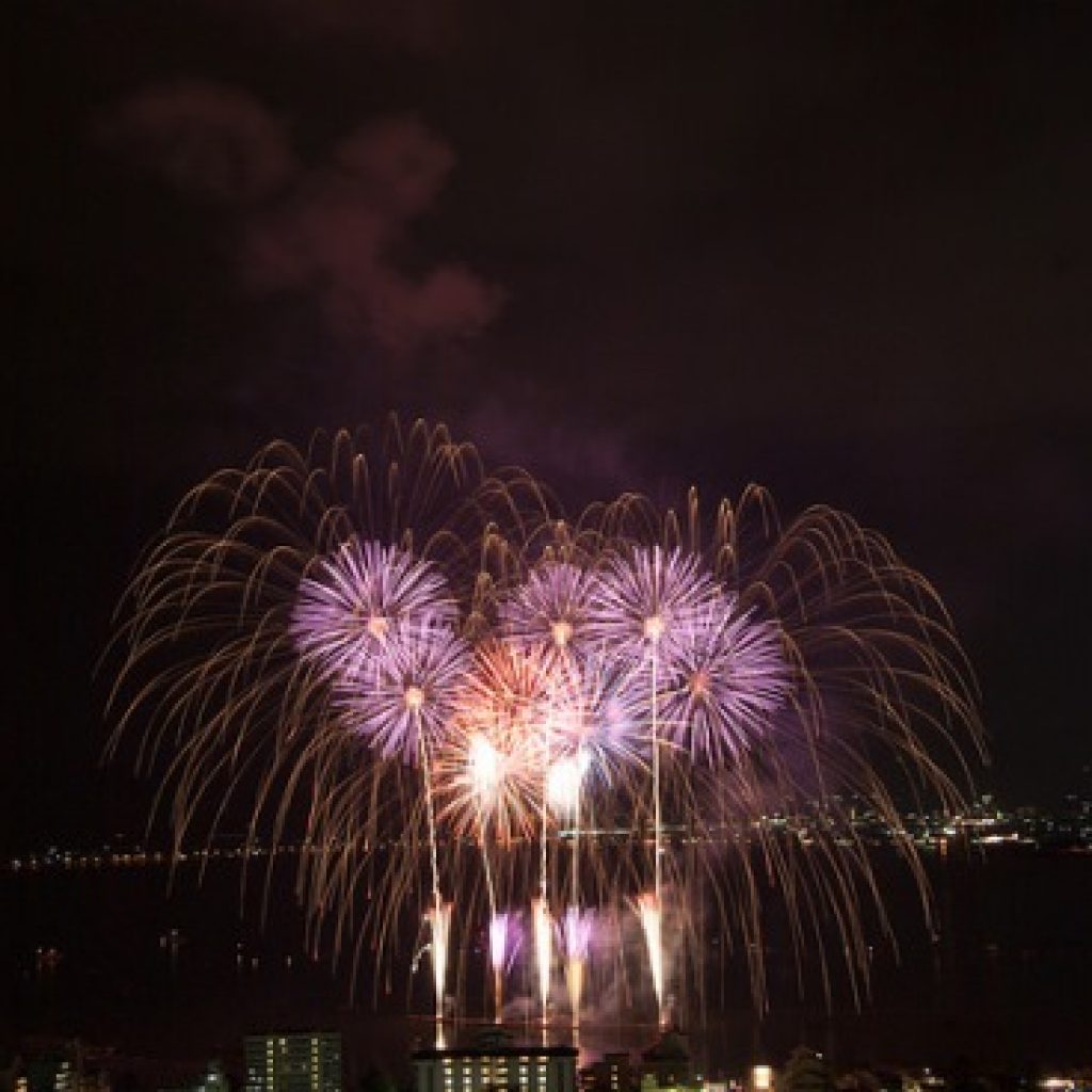 Festival Kembang Api Suwako - Info Wisata dan Liburan di Jepang